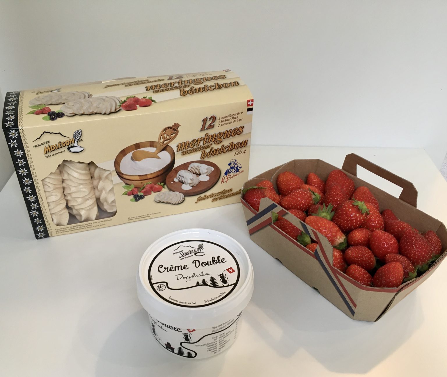 Meringues et crème double de la Gruyère - Suisse - La marmite siffle